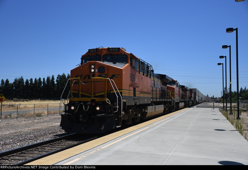 BNSF 609